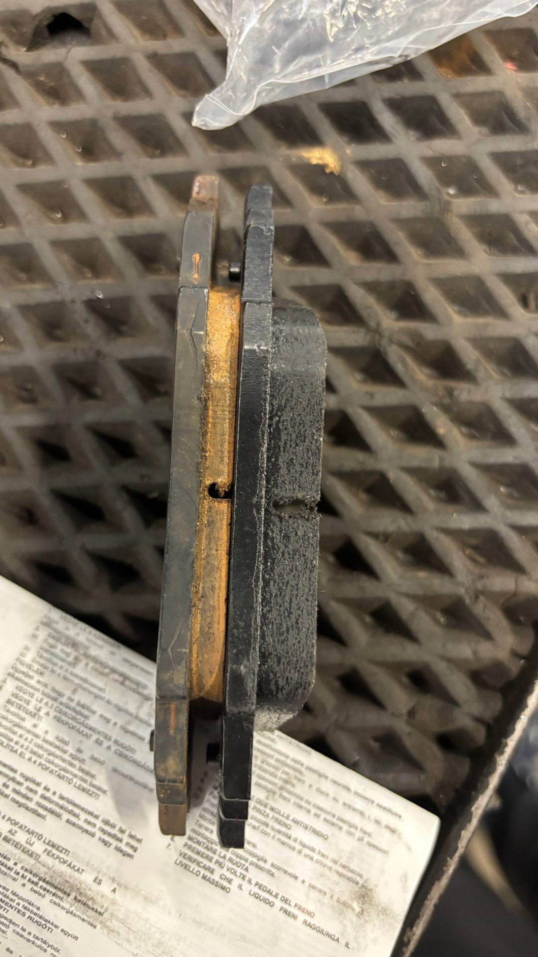 Замена тормозных дисков и колодок — Toyota Camry (XV70), 2,5 л, 2022 ...