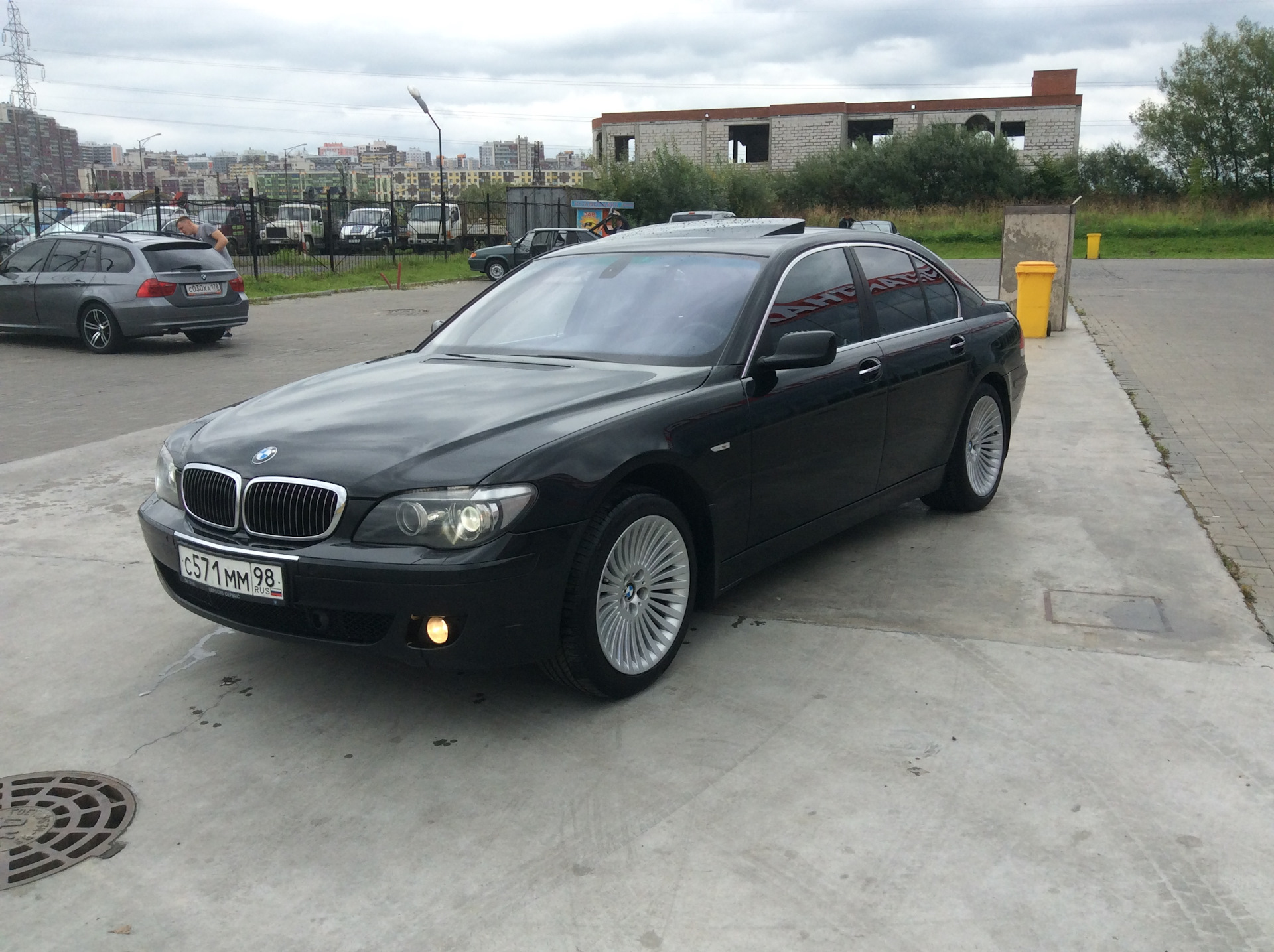 Хочешь чтобы пошёл дождь, помой машину — BMW 7 series (E65/E66), 4,8 л ...
