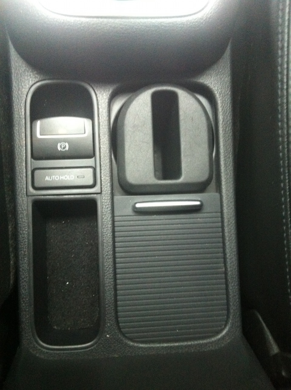 Стакан под iphone и другие (5JA 857 953 9B9) — Volkswagen Tiguan (1G ...