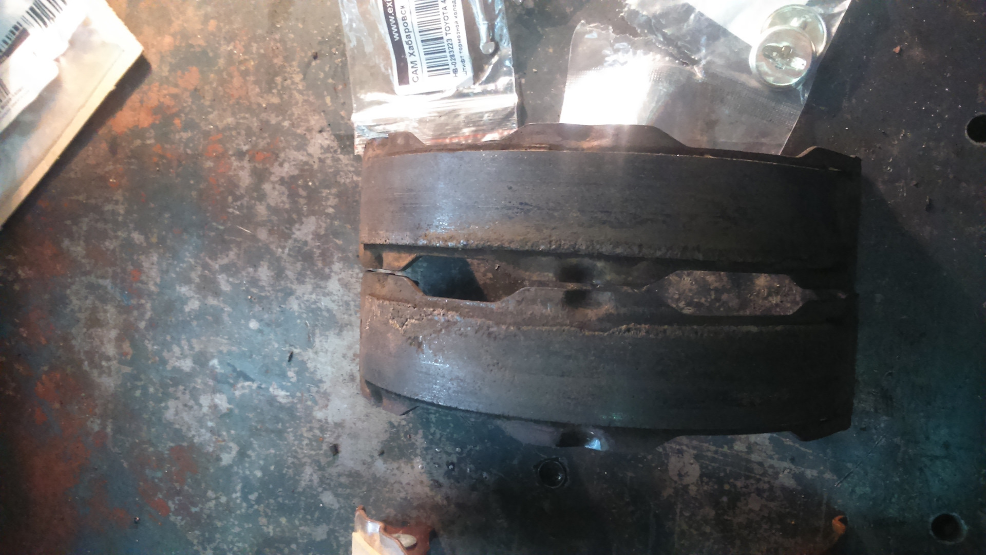 Замена тормозных колодок ручника, ревизия задних суппортов. — Toyota ...