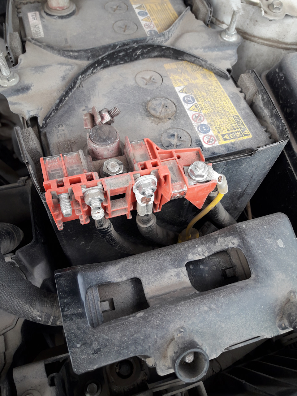 замена крышки клеммы аккумлятора — Mazda 3 (3G) BM, 1,6 л, 2014 года ...