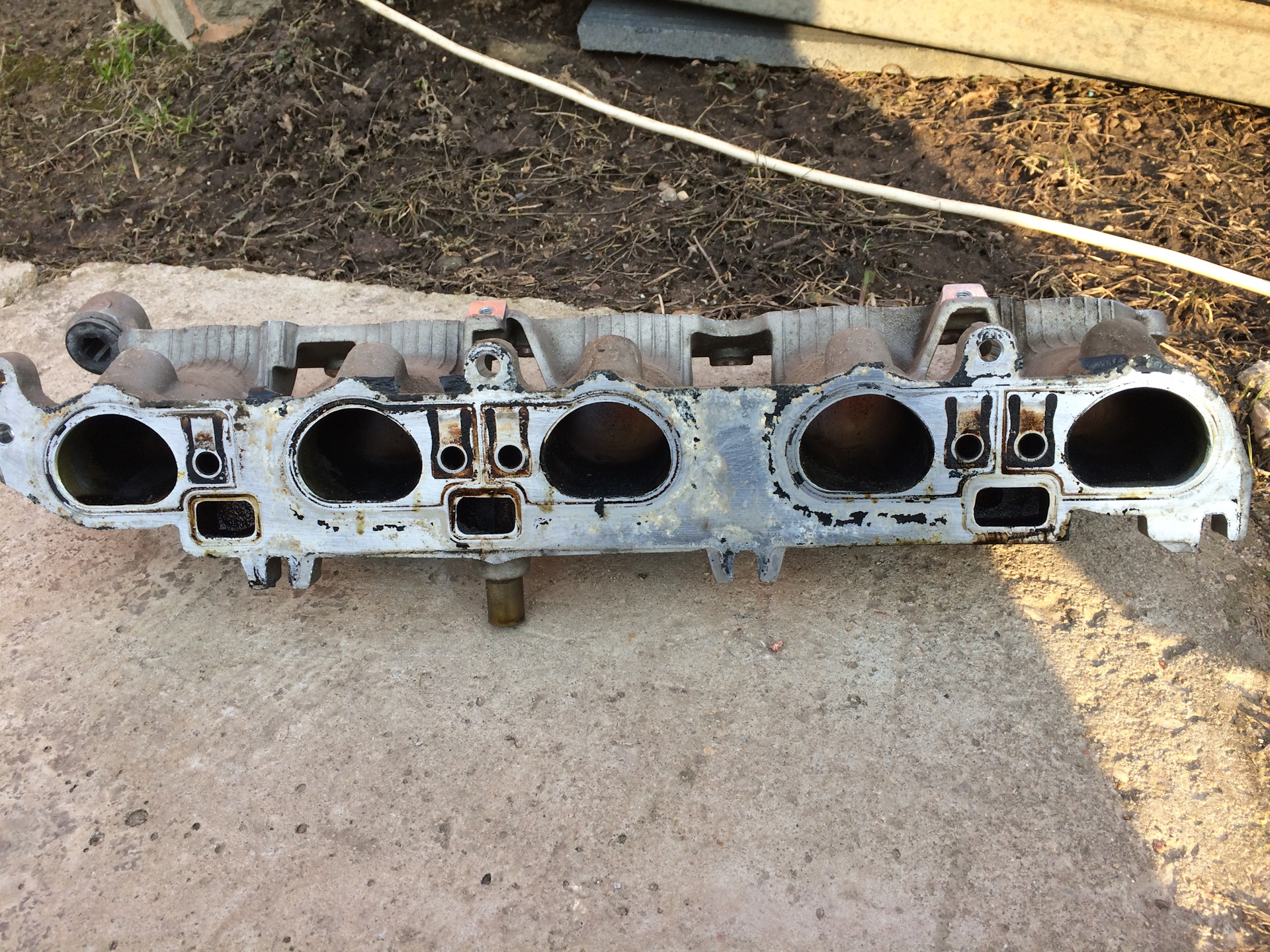 Замена прокладки впускного коллектора — Volvo S80 (2G), 2,5 л, 2008 ...