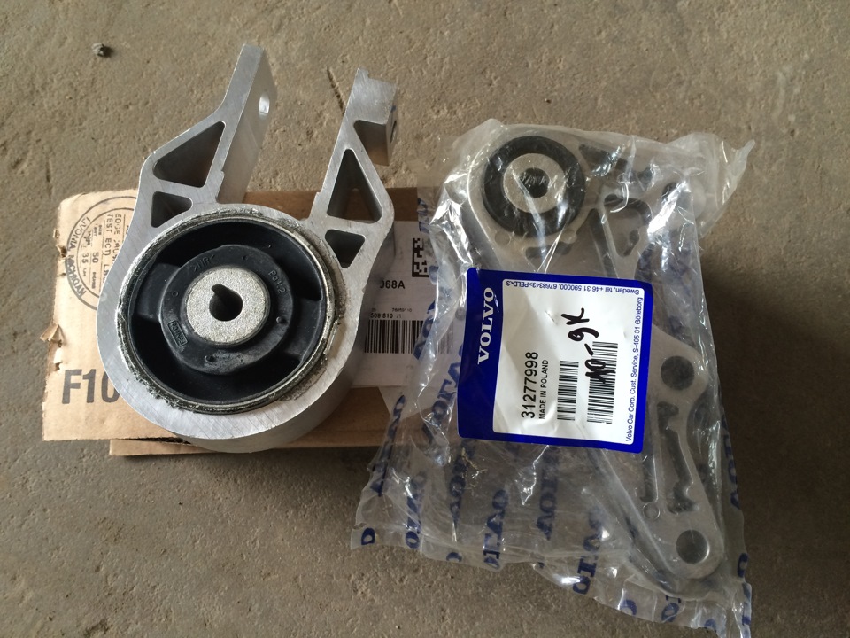 Опора двигателя задняя, опора кпп — Volvo S40 (2G), 2,4 л, 2004 года ...