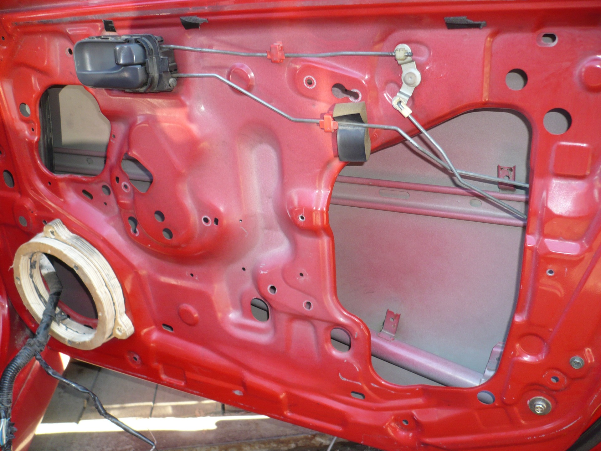 Шумо-виброизоляция передних дверей + DLS R6A на фронт) — Nissan Wingroad (Y11), 1,5 л, 2000 года ...