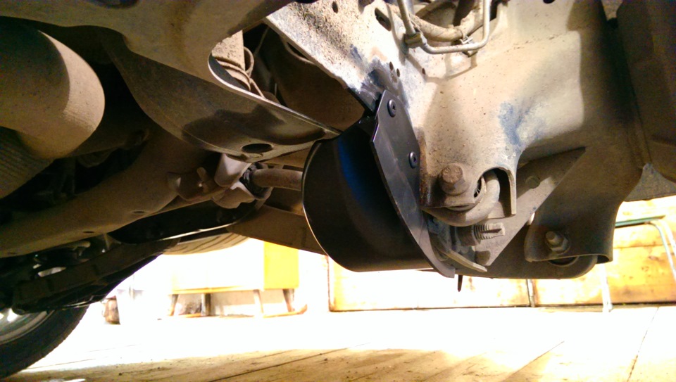 Внутренние брызговики на задние продольные рычаги — Volvo S80 (2G), 2,5 ...