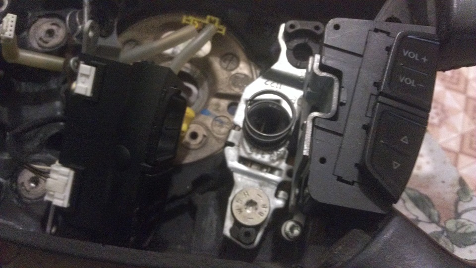 кнопки на мультируль — Volkswagen Golf Mk4, 1,6 л, 2001 года ...