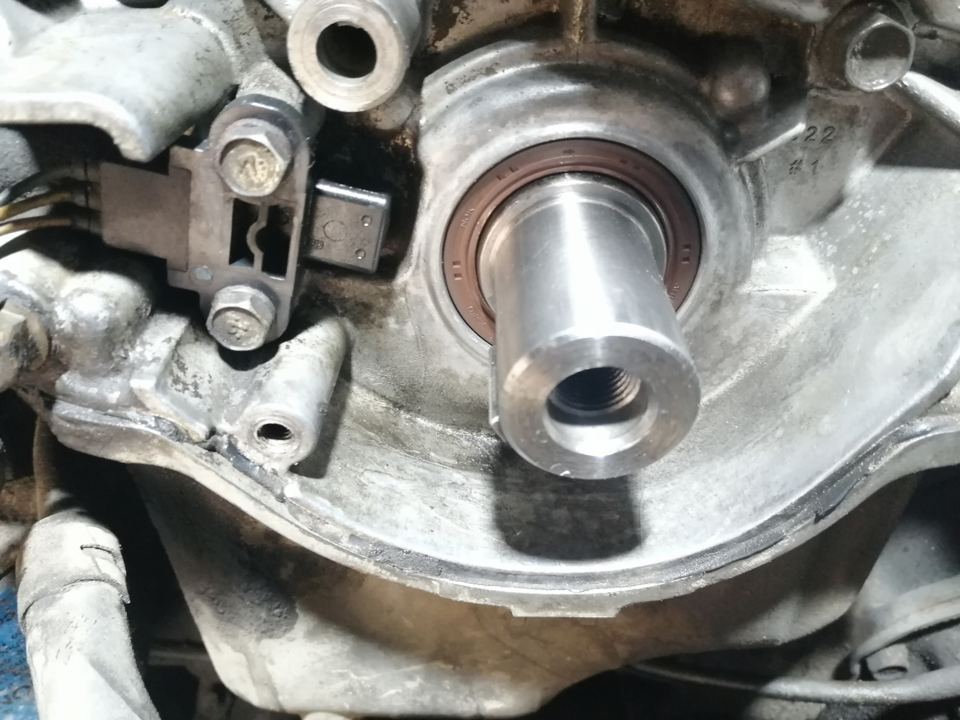 Сальник коленвала — Mitsubishi Pajero (4G), 3 л, 2013 года | визит на ...