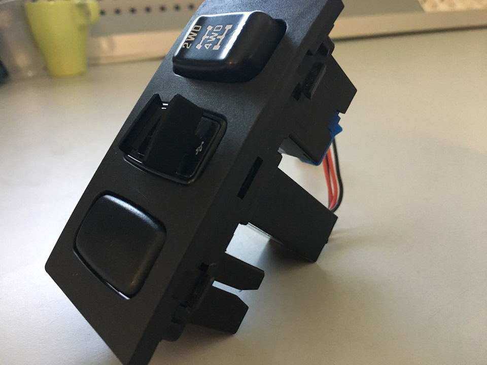 Установка [USB Розетка] — Mitsubishi Lancer X, 2,4 л, 2008 года ...