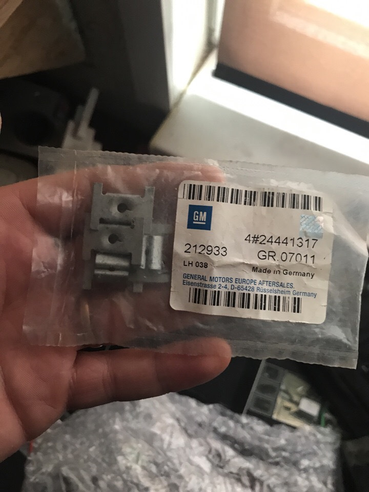 24441317 Гайка крепления брызговика OPEL: ASTRA G/H/J, CORS GM ...