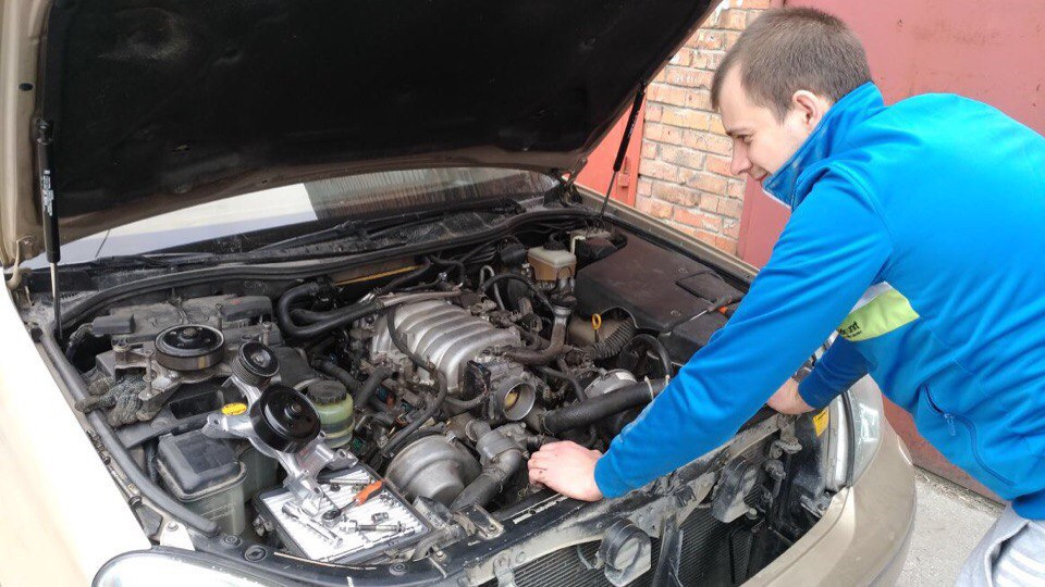 Замена натяжного ролика обводного ремня 16630-50011 — Lexus LS (UCF30 ...