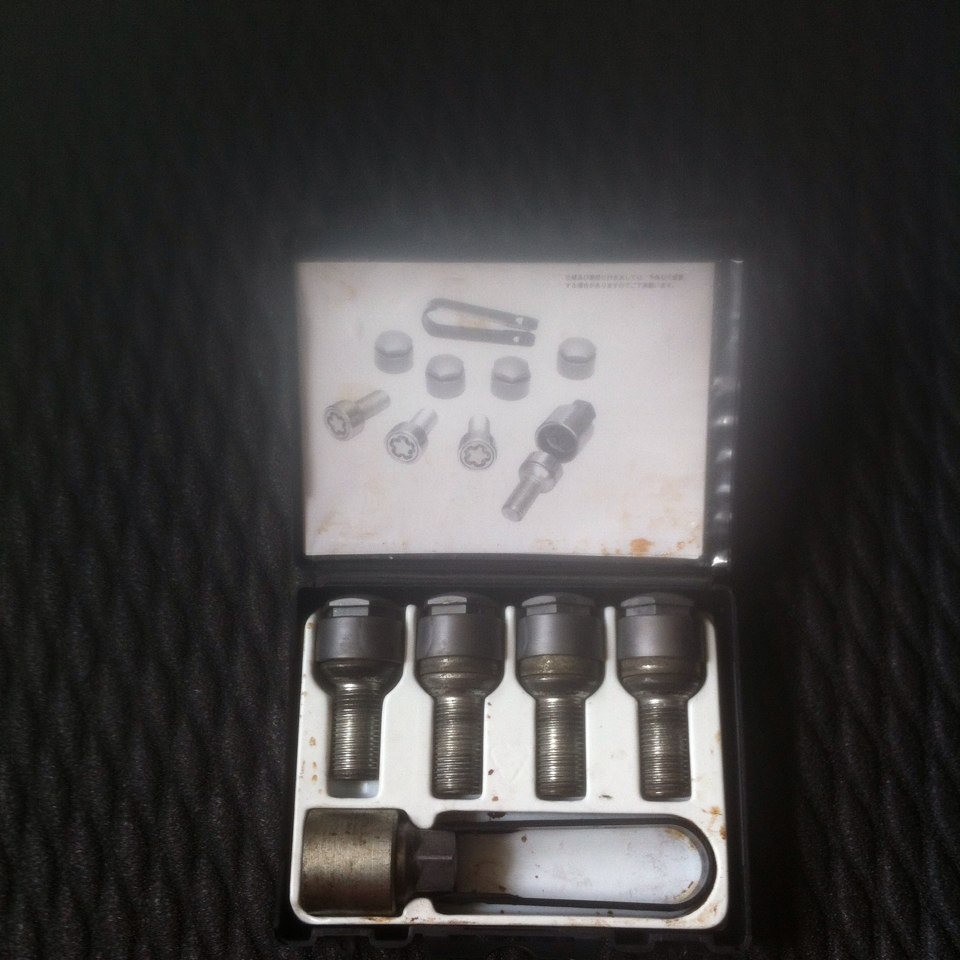 Секретные болты. — Audi A4 Avant (B7), 2 л, 2007 года | аксессуары | DRIVE2