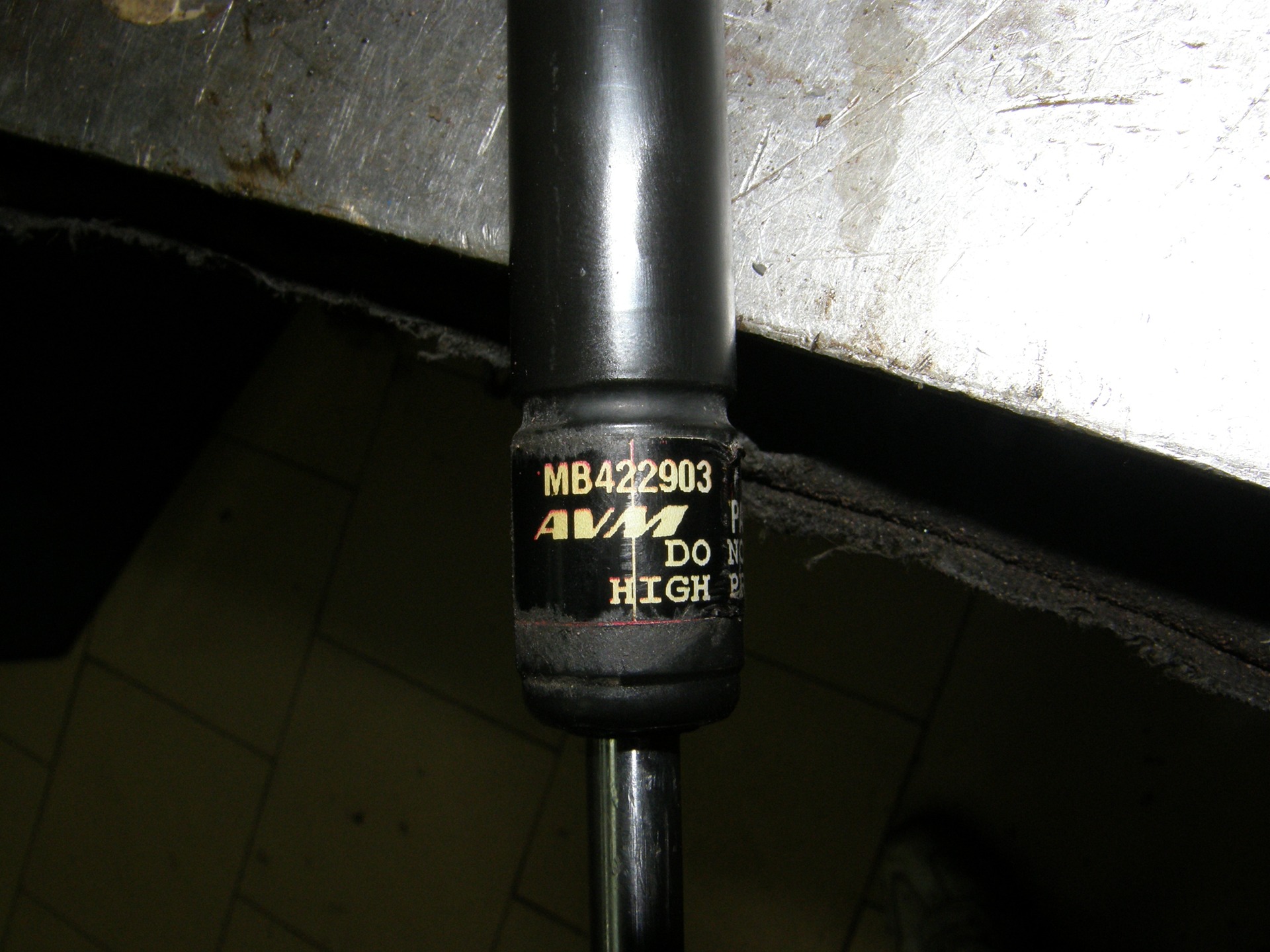 MB422903 Амортизатор 5-й двери Mitsubishi | Запчасти на DRIVE2