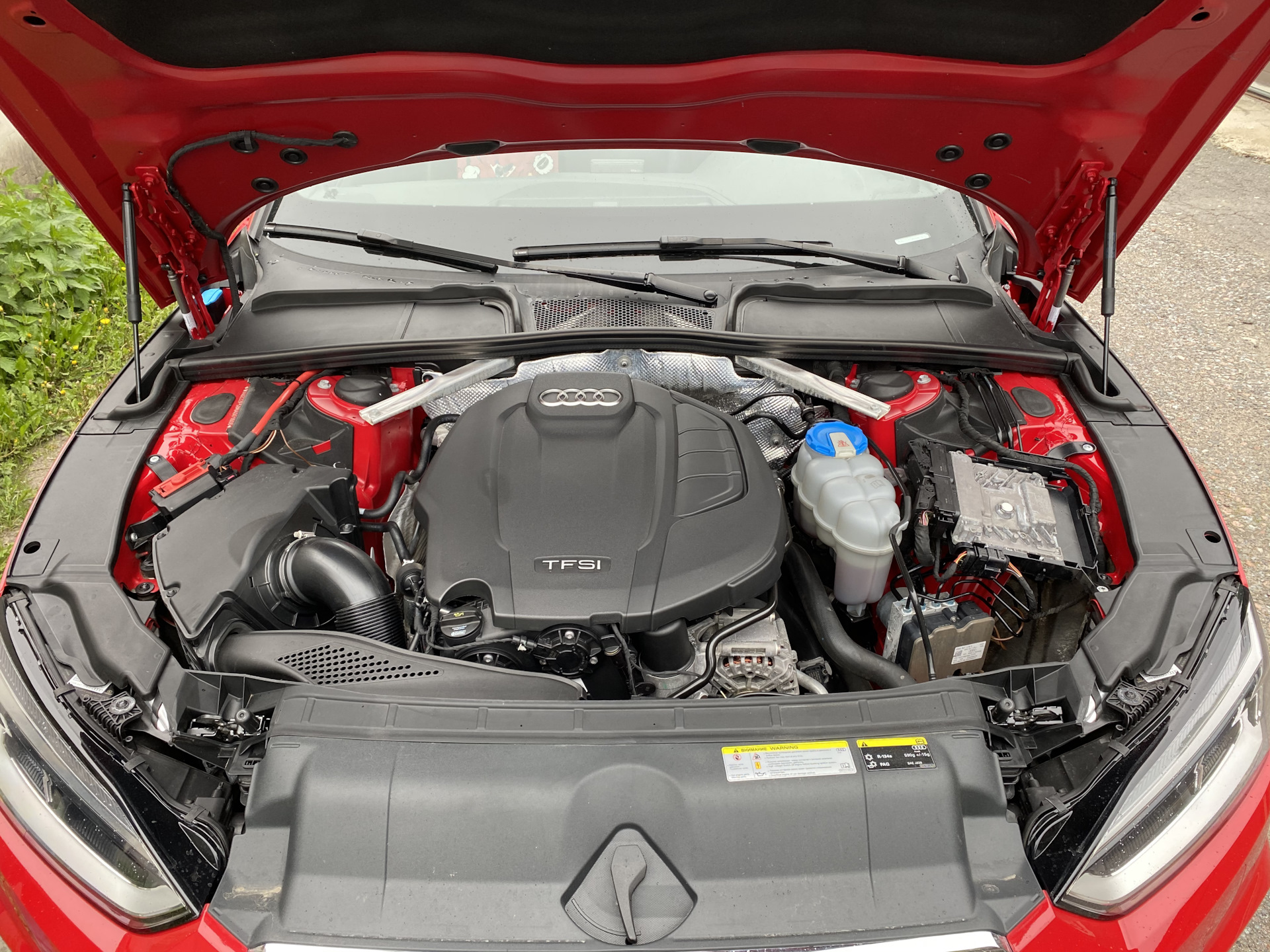 Грязь под капотом — Audi A5 (2G), 2 л, 2017 года | аксессуары | DRIVE2