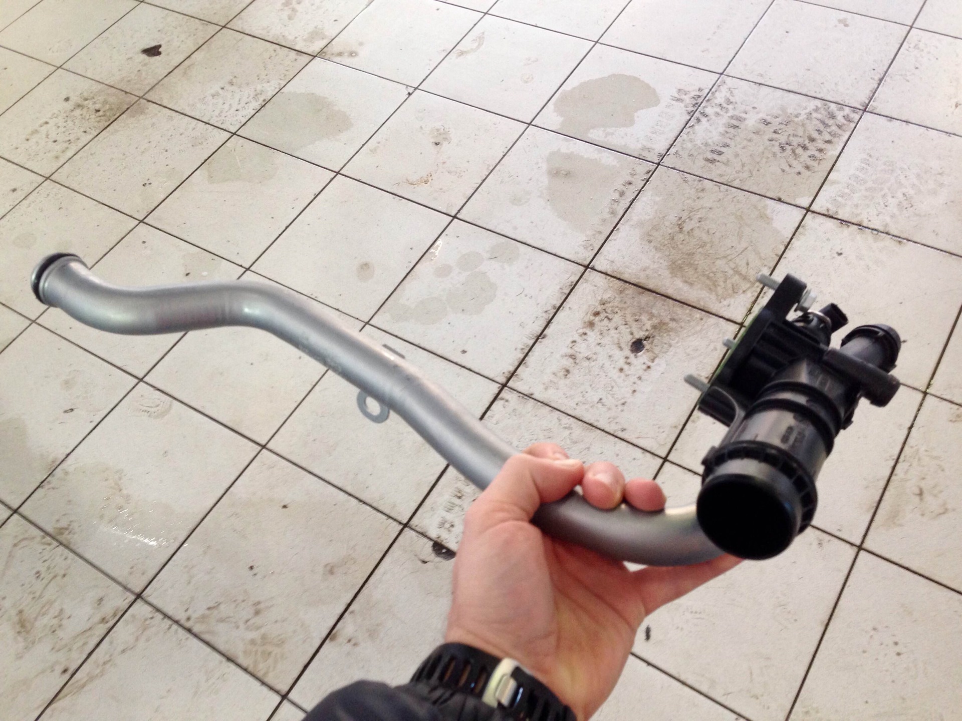 Замена патрубка (тройника) на 1.6T SIDI (A16XHT) — Opel Astra J GTC, 1 ...