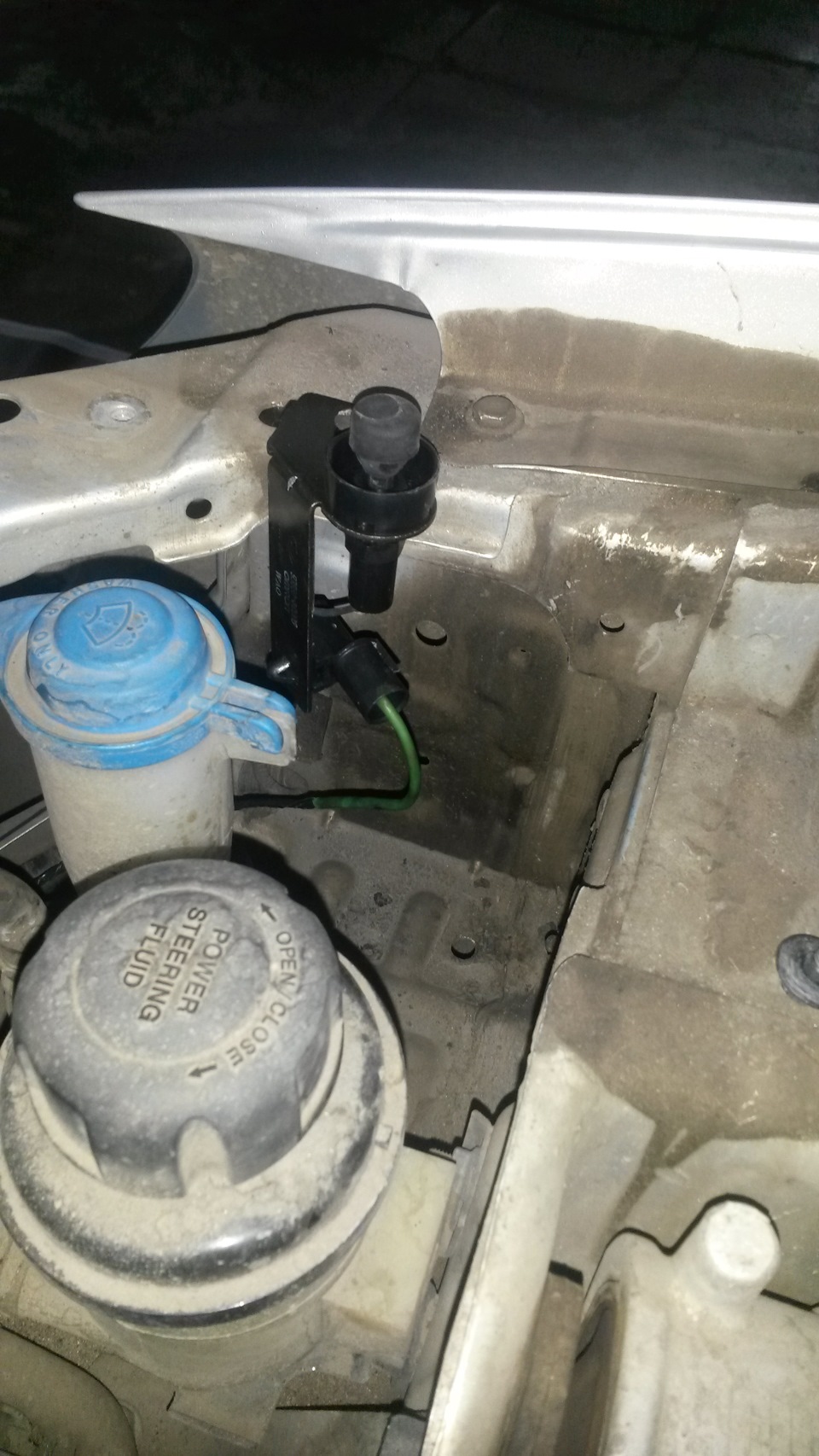 Замена концевика капота сигнализации — Hyundai Sonata IV (EF), 2 л ...