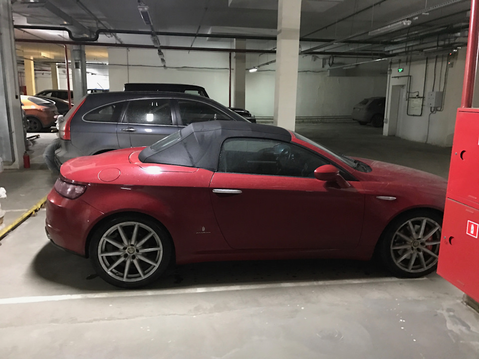 Машина заперлась с ключами — Alfa Romeo Spider (939), 2,2 л, 2007 года ...
