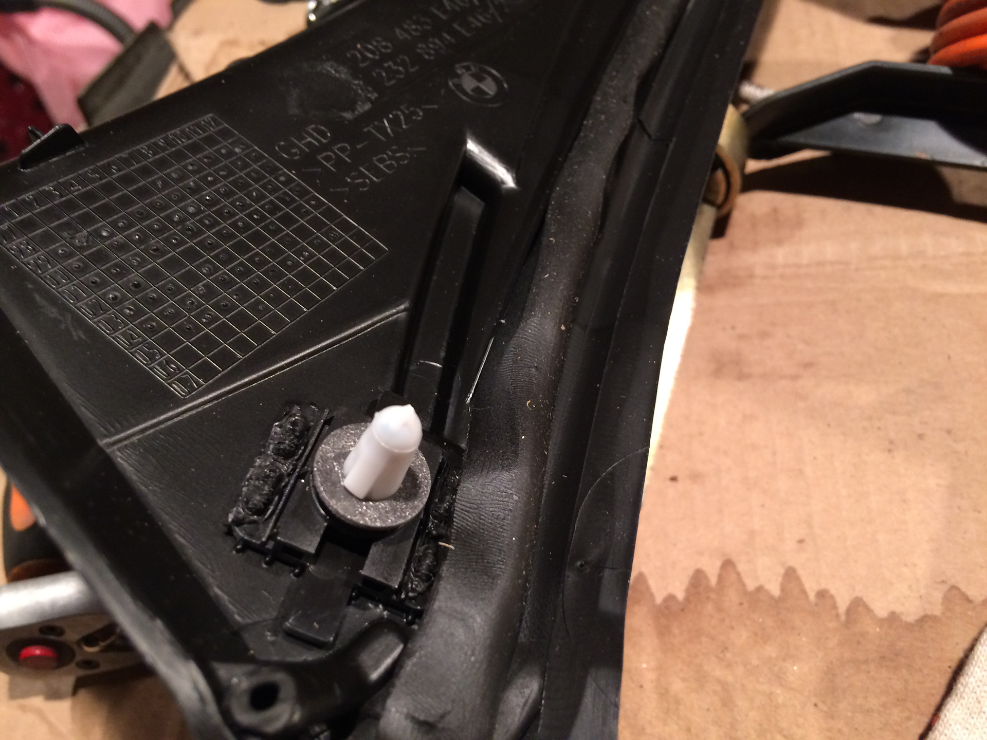 48. Замена планки обтекателя (жабо) — BMW 3 series (E46), 2 л, 1998 ...