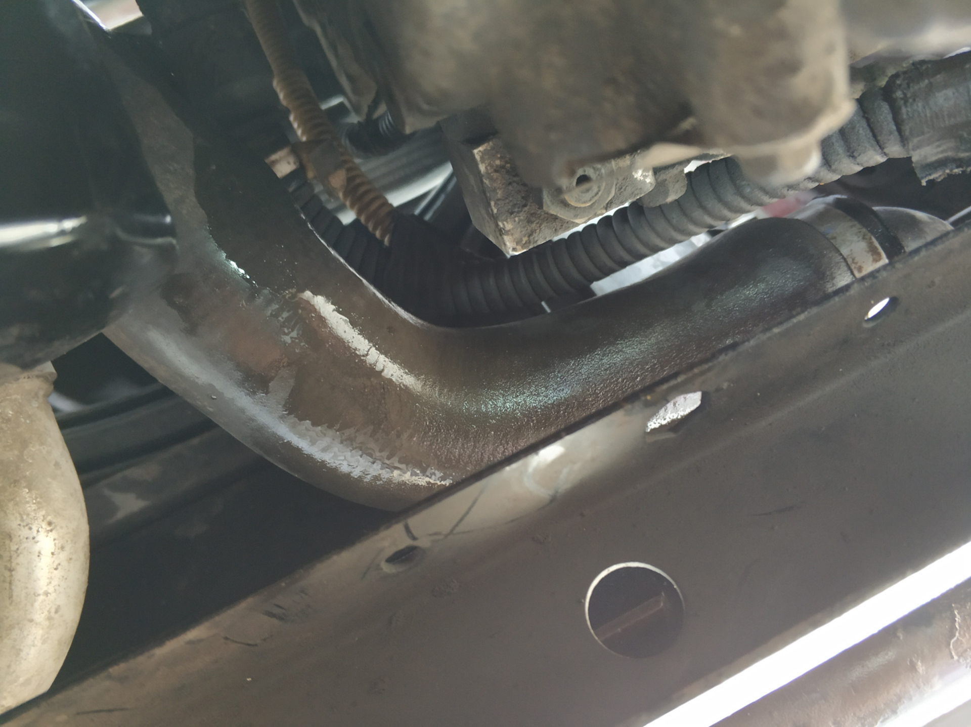 Патрубок системы охлаждения — Jaguar X-Type, 2,1 л, 2006 года | своими ...