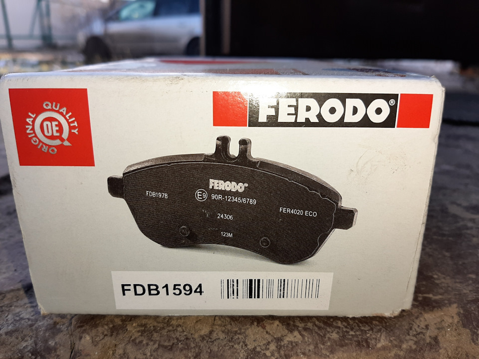 Замена передних тормозных колодок — Ford C-Max I, 1,8 л, 2005 года ...