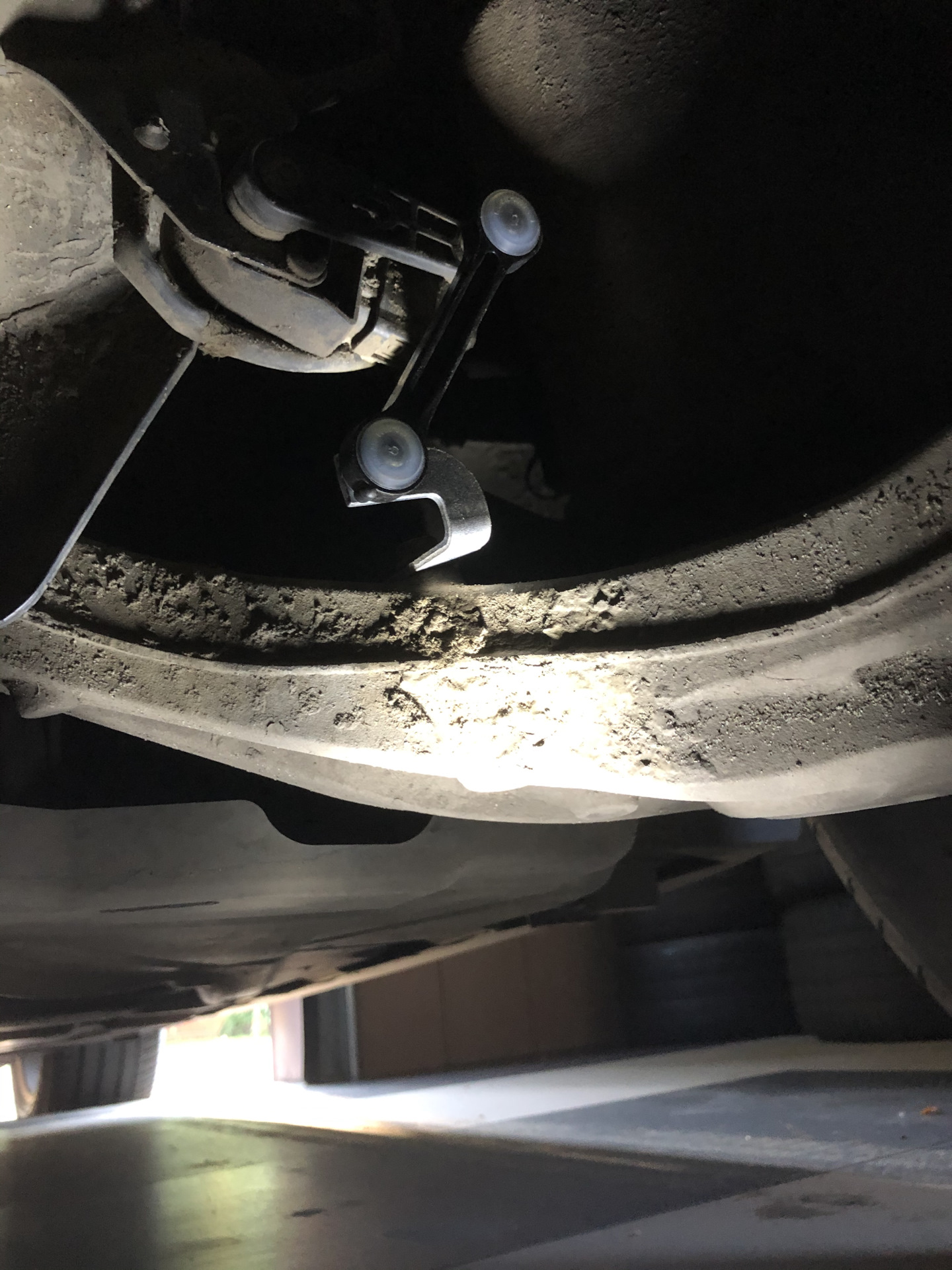 Заменил тяги задних датчиков уровня кузова на доработанные — Mercedes ...