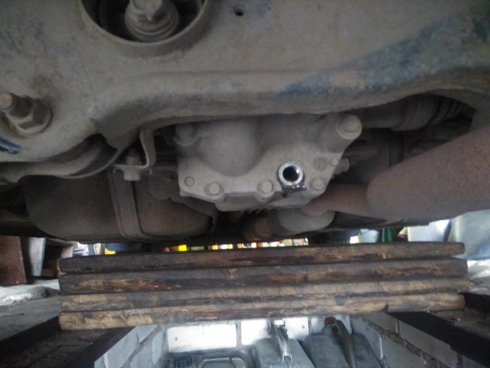 Замена сальника заднего редуктора, ушастых сайлентблоков и задних ...