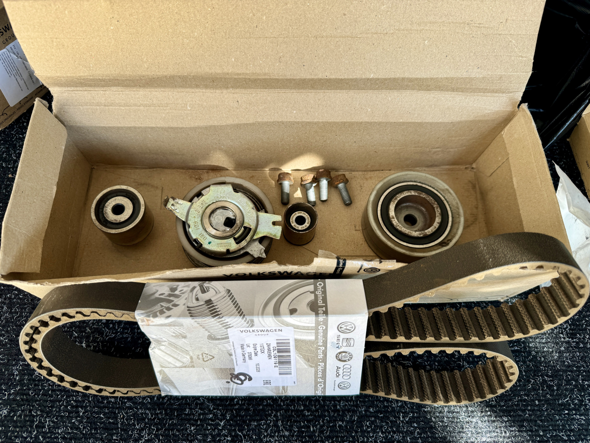 96. Замена ремня ГРМ и помпы CFCA 2.0 Multivan T6 — Volkswagen Multivan ...