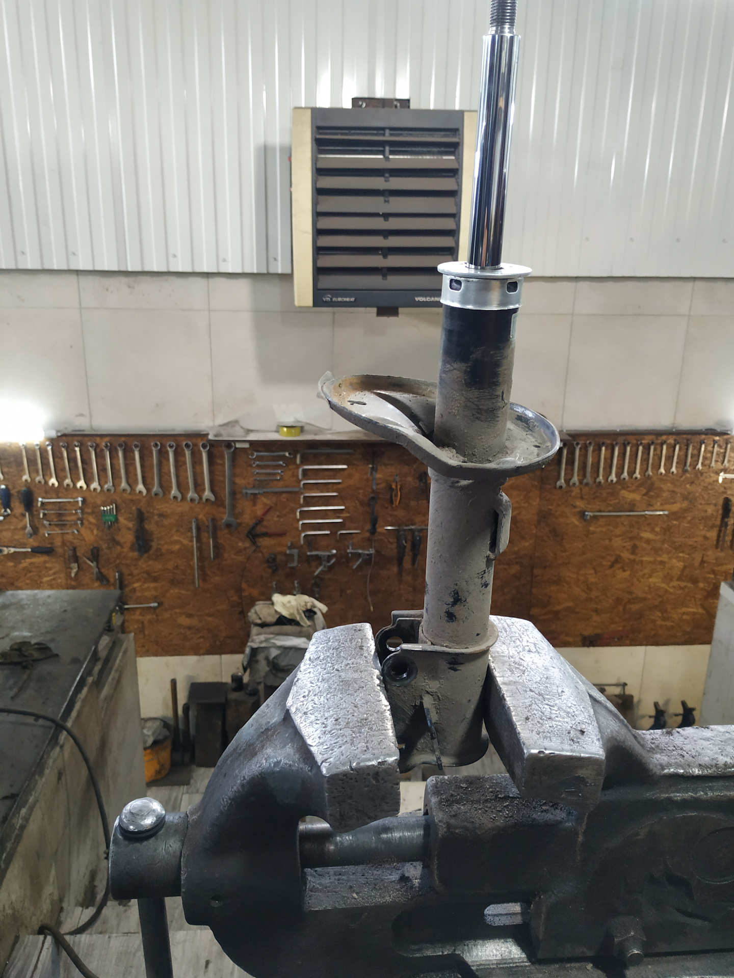 Замена опор, подшипников передних амортизаторов. — Chevrolet Aveo Sedan ...