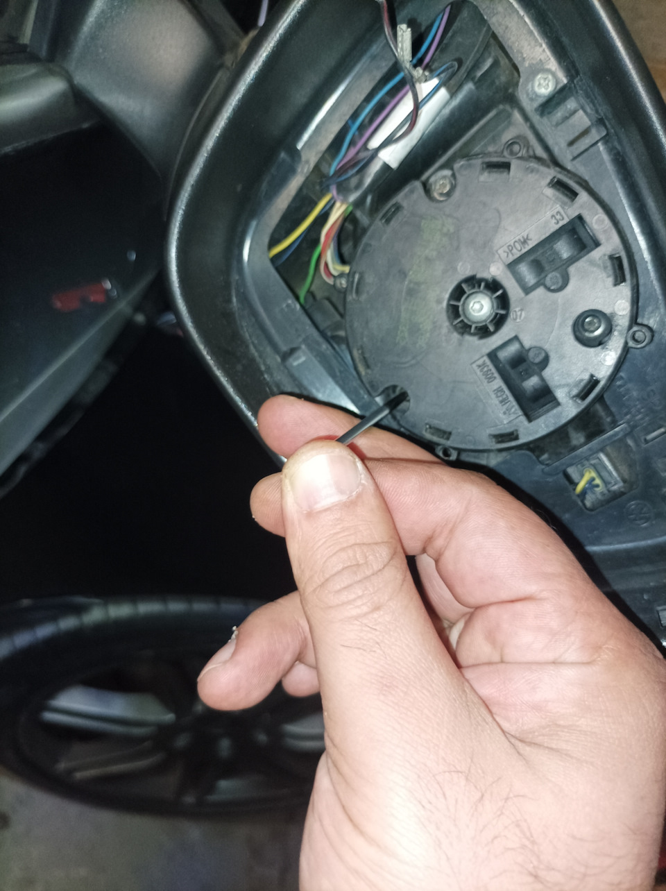 Замена моторчика правого зеркало — Volkswagen Passat B6, 1,8 л, 2008 ...