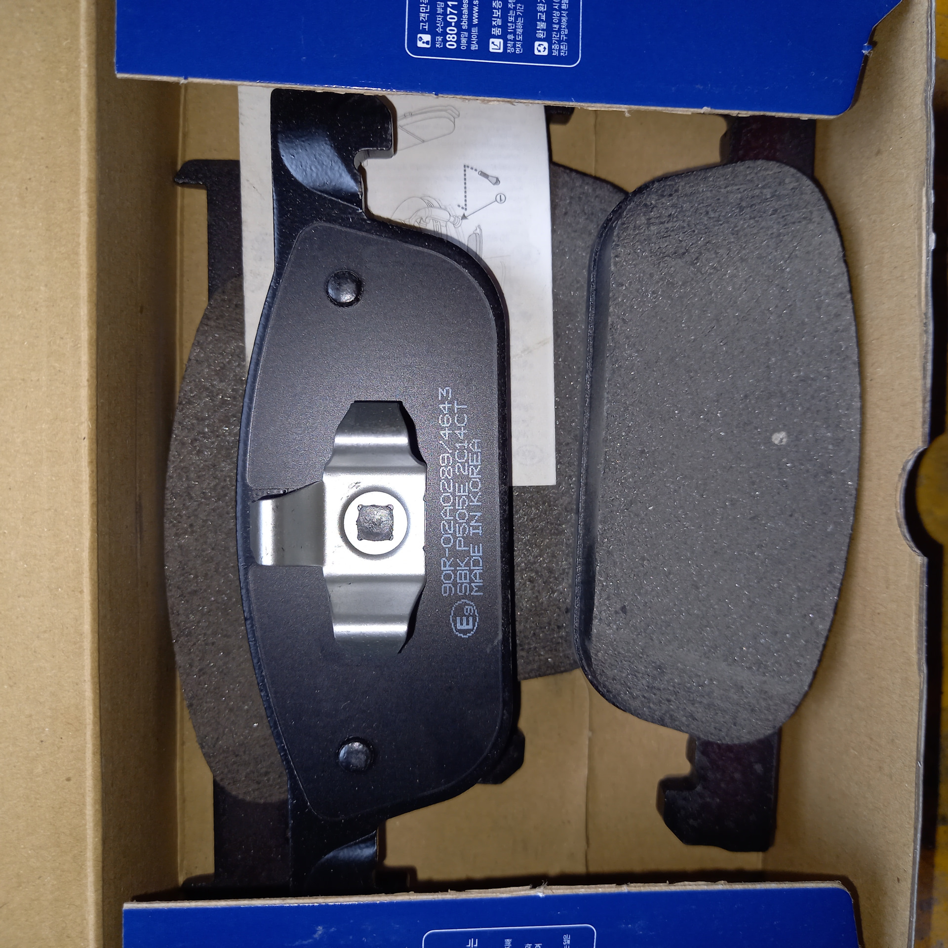 Замена передних тормозных колодок — Renault Logan Stepway, 1,6 л, 2019 ...