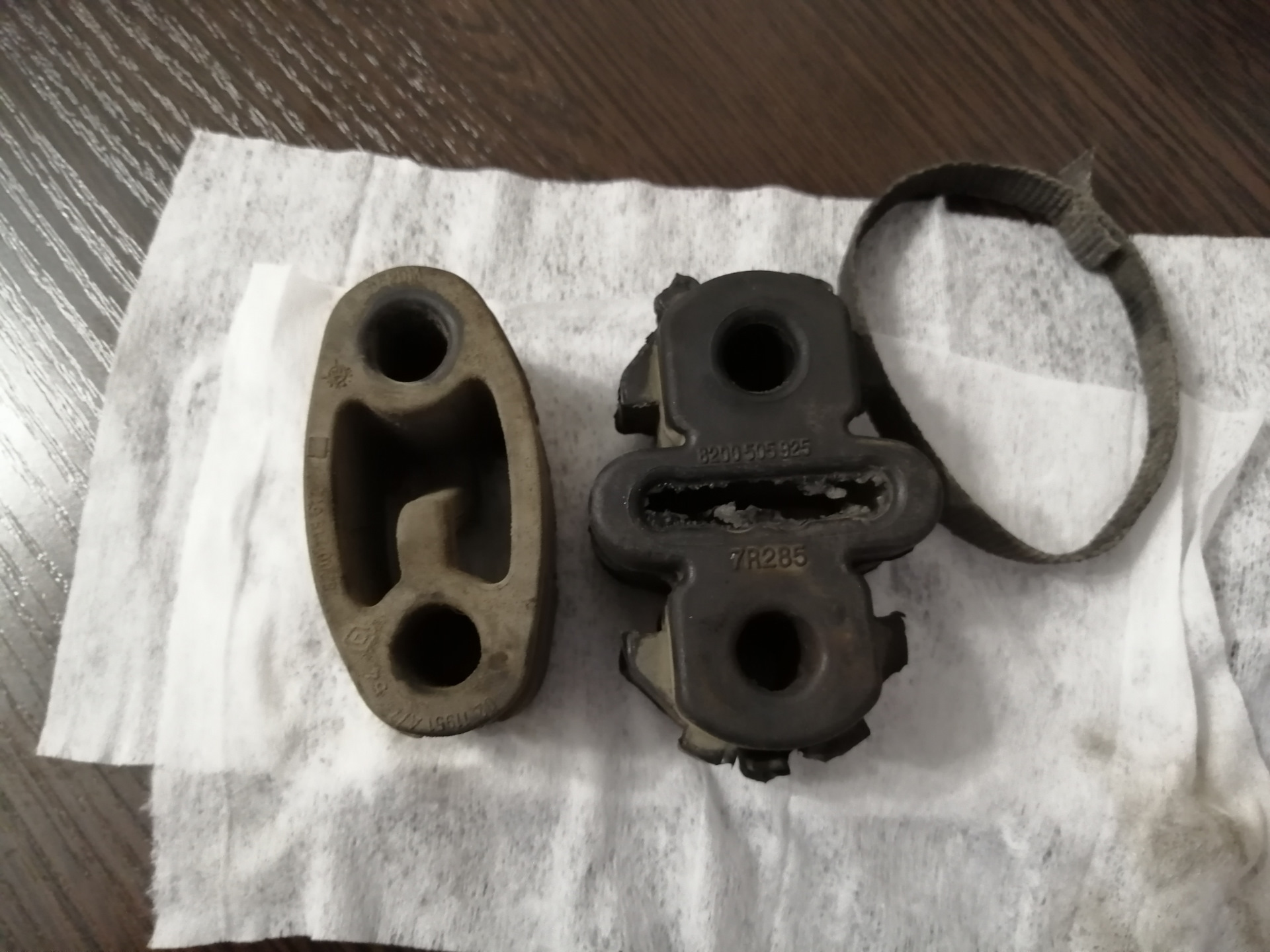 Замена "подушек" выхлопной трубы. Причина "бряцанья" под днищем ...