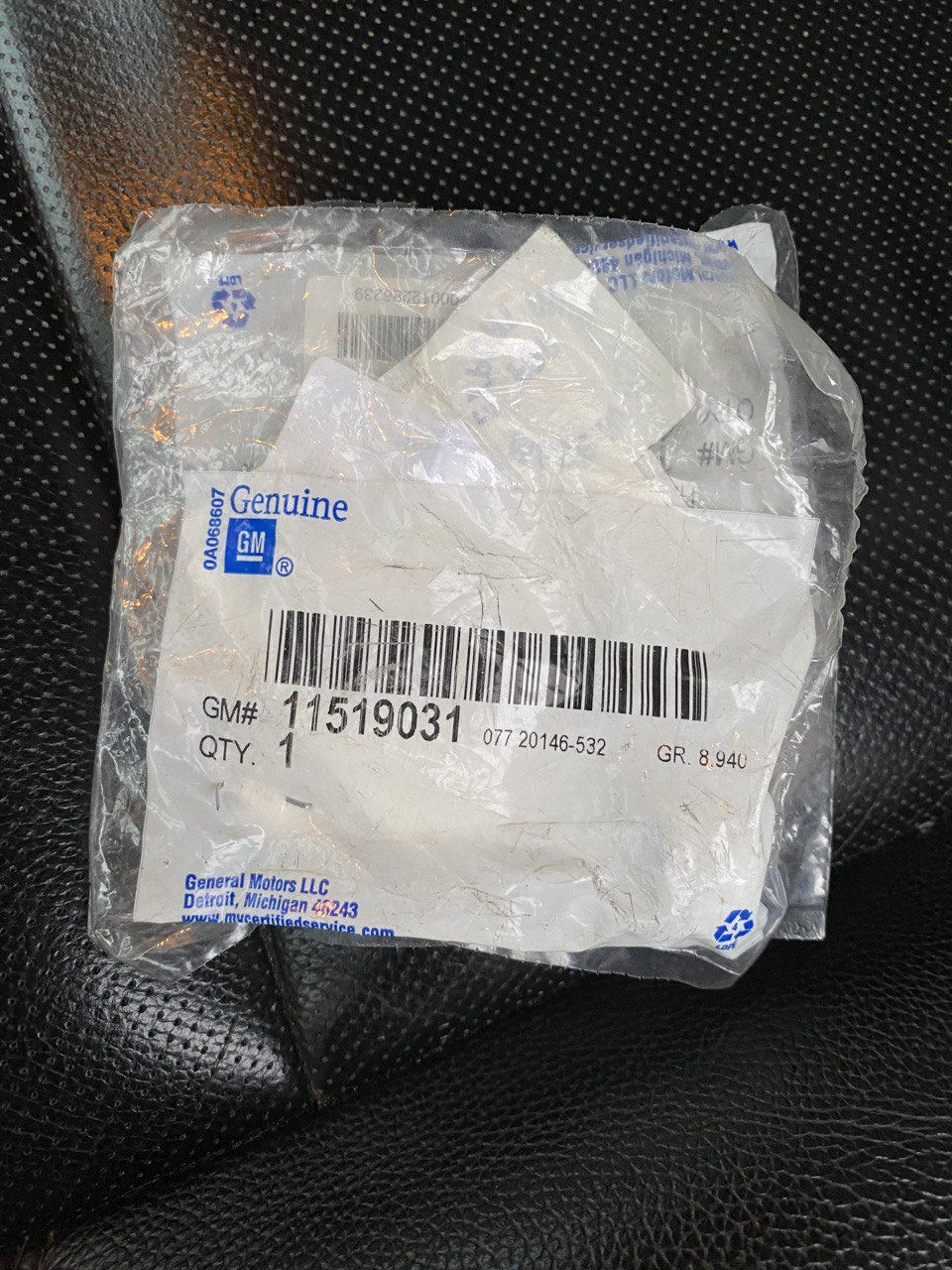 11519031 Фиксатор элементов кузова / Chevrolet Malibu, Cadillac CTS 04 ...