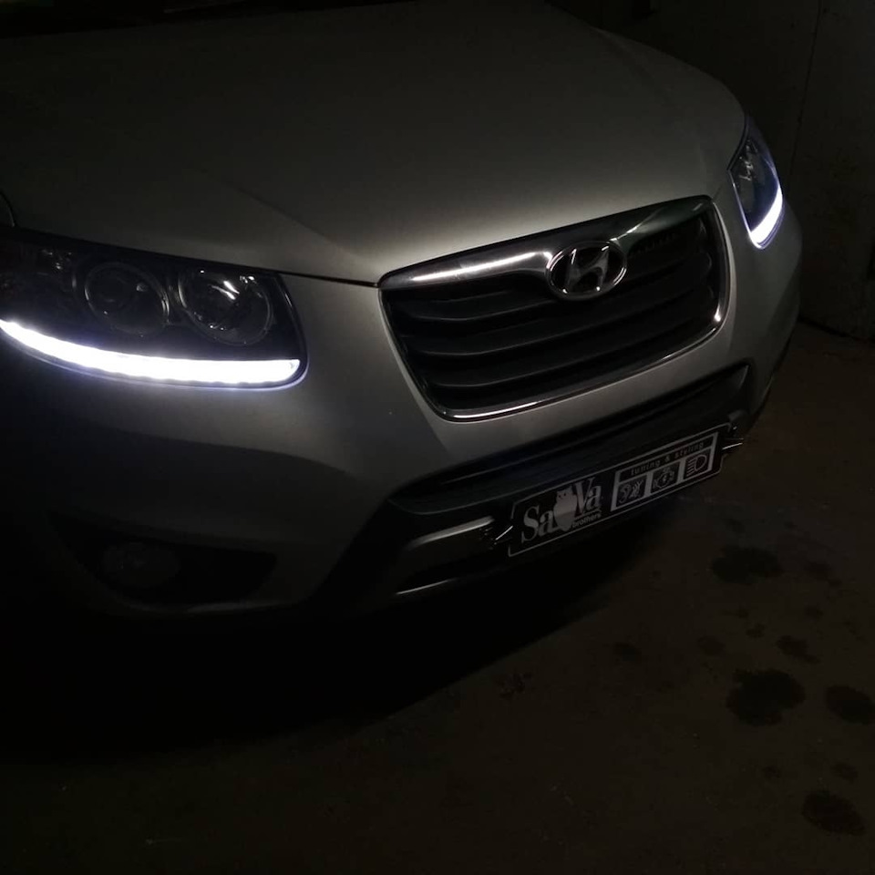 Hyundai Santa Fe установка ДХО и бегущий поворот в фару — DRIVE2