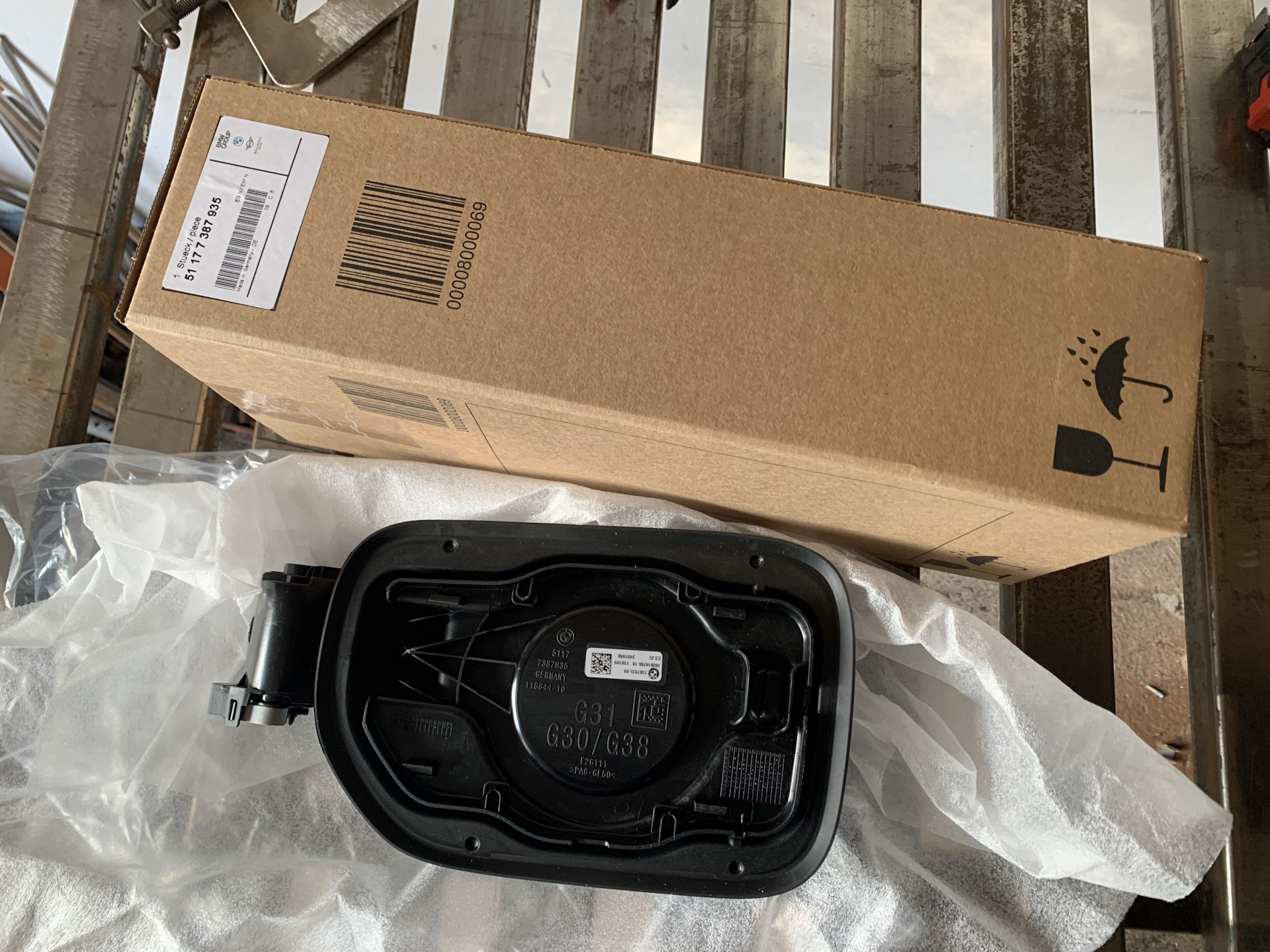 Замена лючка зарядки — BMW 5 series (G30), 2 л, 2017 года | своими ...