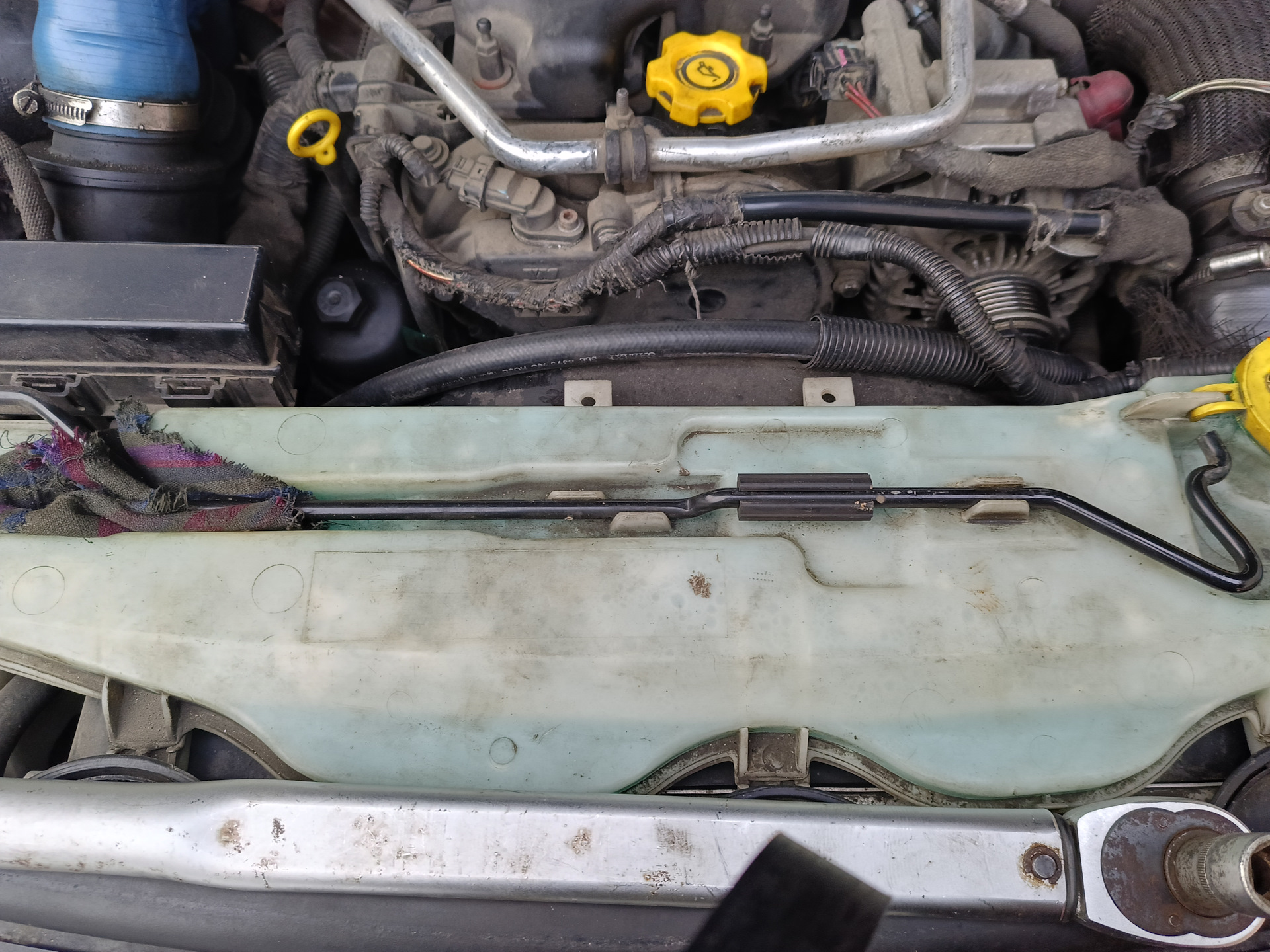 Замена приводного ремня — Jeep Cherokee (KK), 2,8 л, 2011 года ...