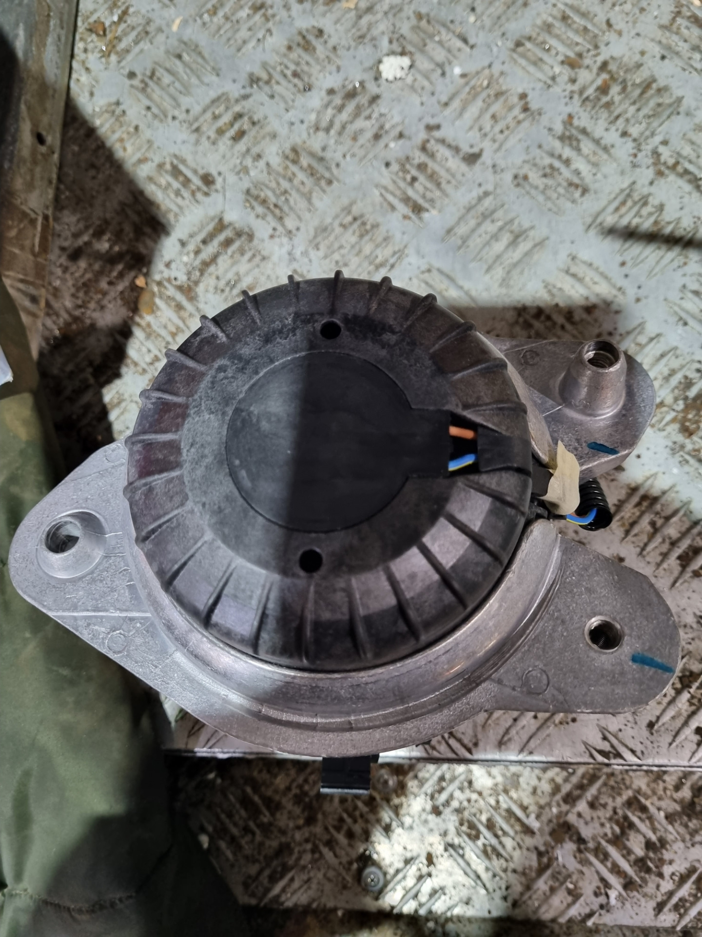 Замена подушек двигателя — Mercedes-Benz S-Class (W222), 3,5 л, 2014 ...