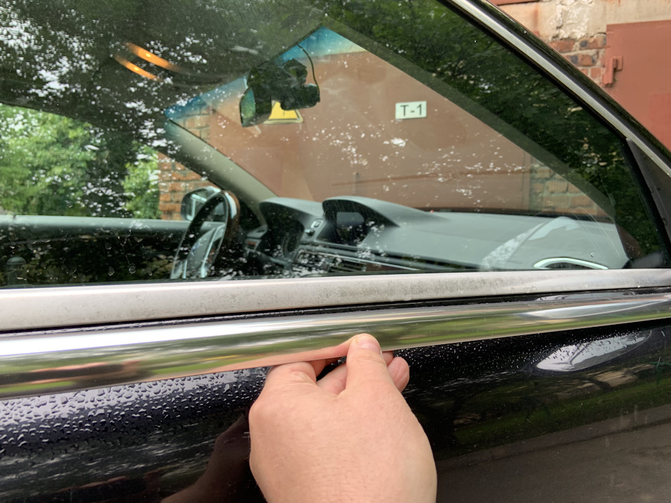 Замена облезших хром молдингов на дверях — Volvo S80 (2G), 2,5 л, 2008 ...