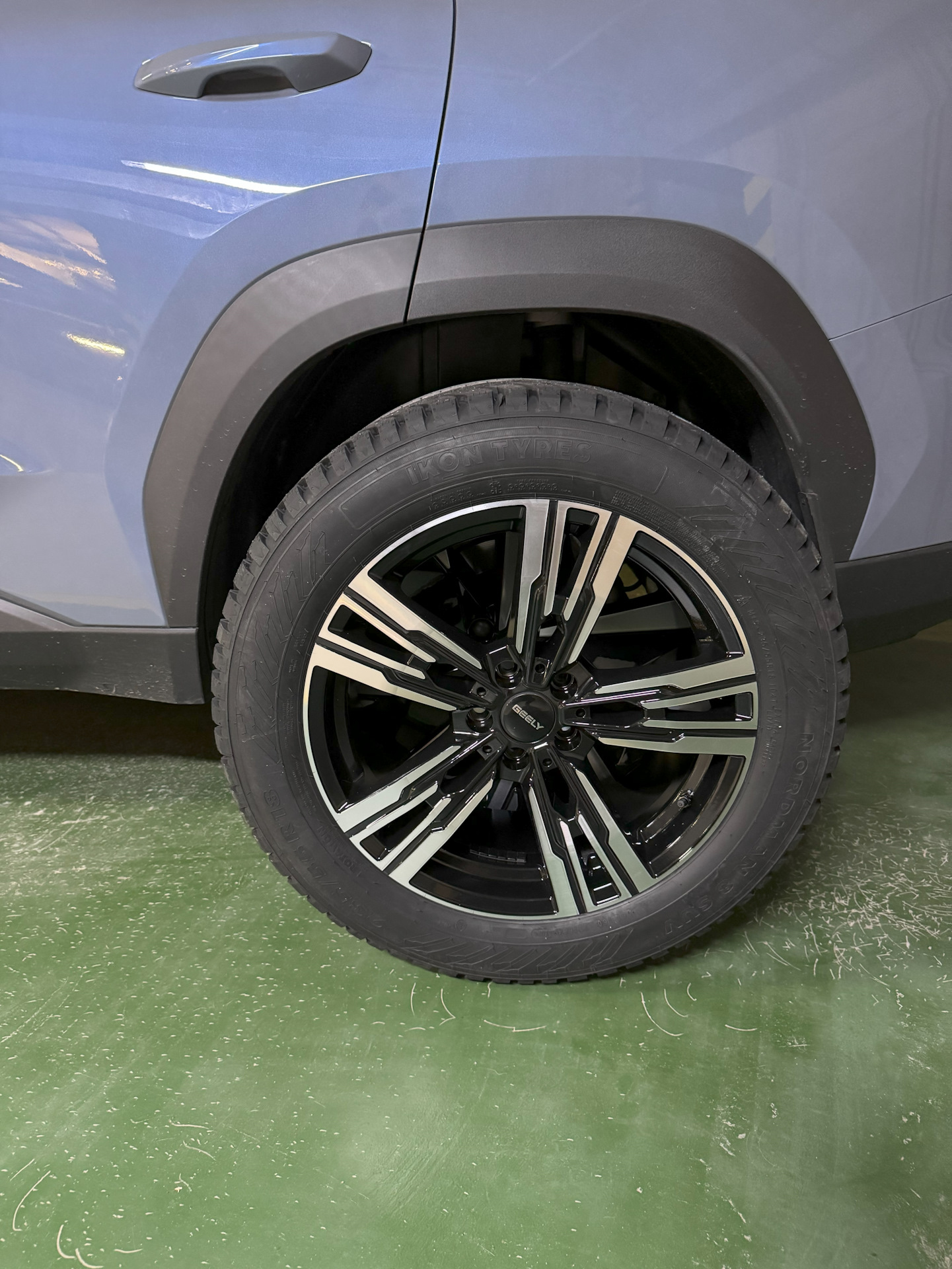 К зиме готов — Geely Atlas (2G), 2 л, 2024 года | шины | DRIVE2