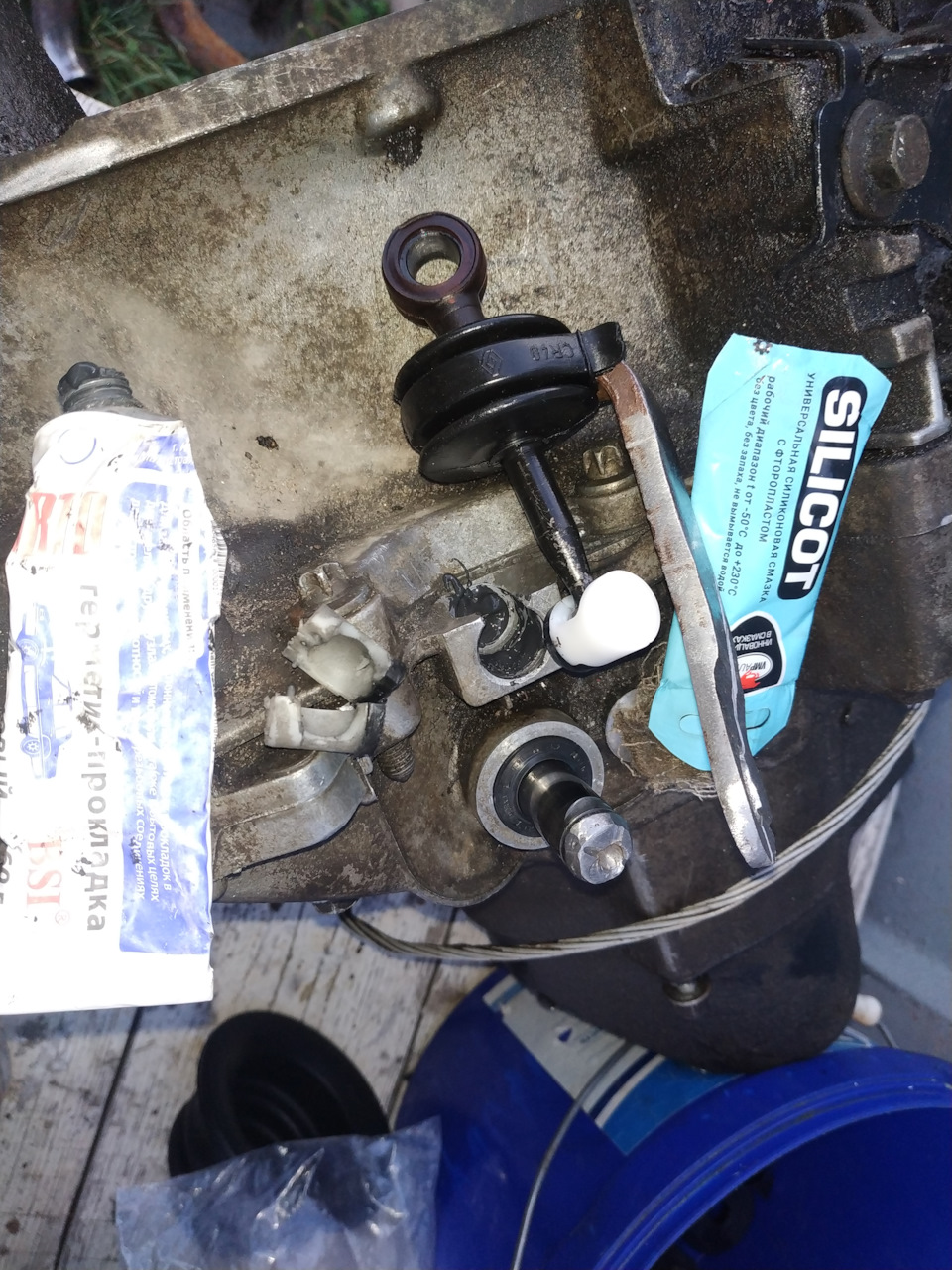 Замена сальника штока выбора передач МКПП RENAULT 8201048885 — Renault ...