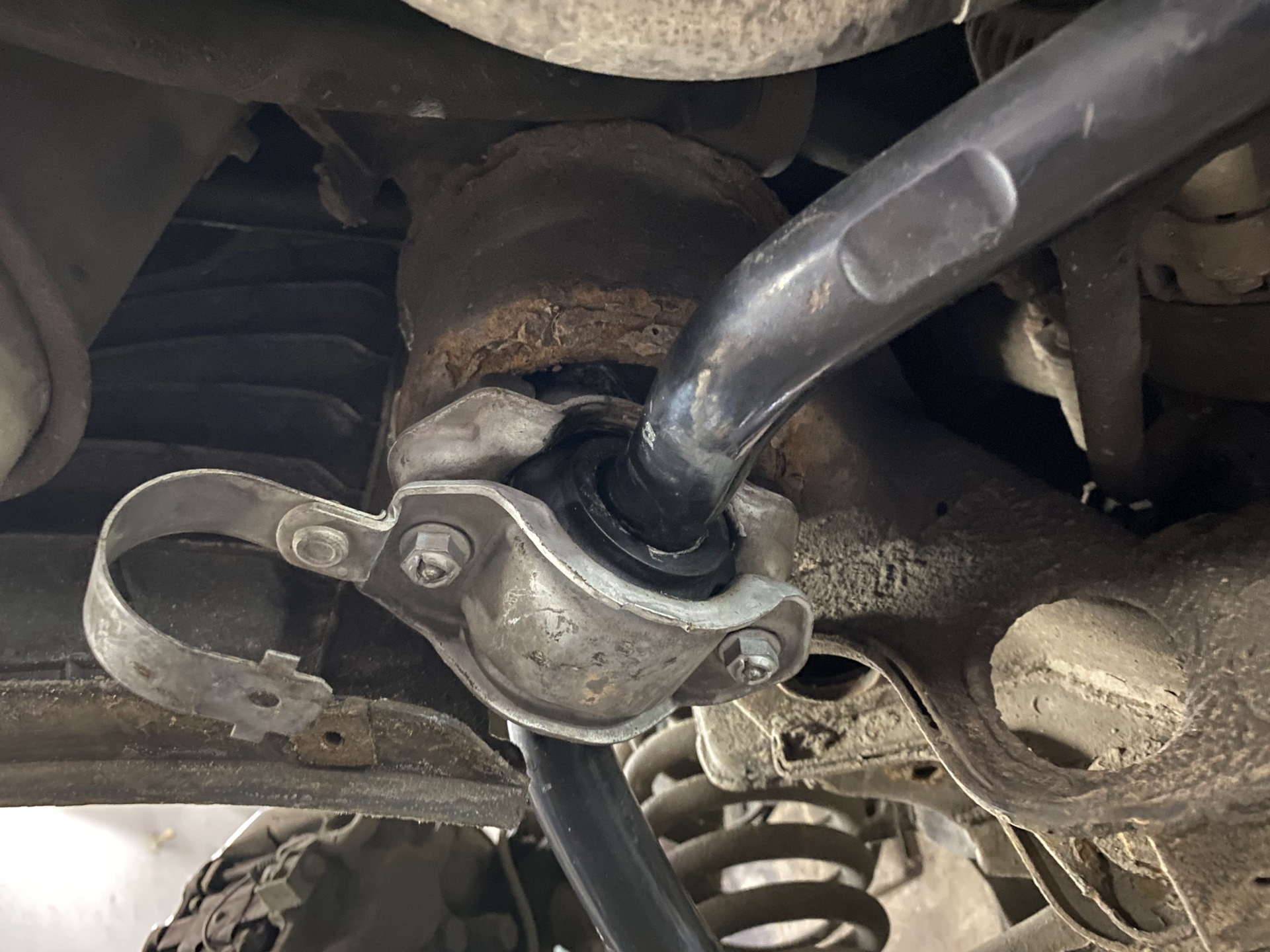 Замена переднего стабилизатора — Mercedes-Benz CL (W140), 5 л, 1996 ...