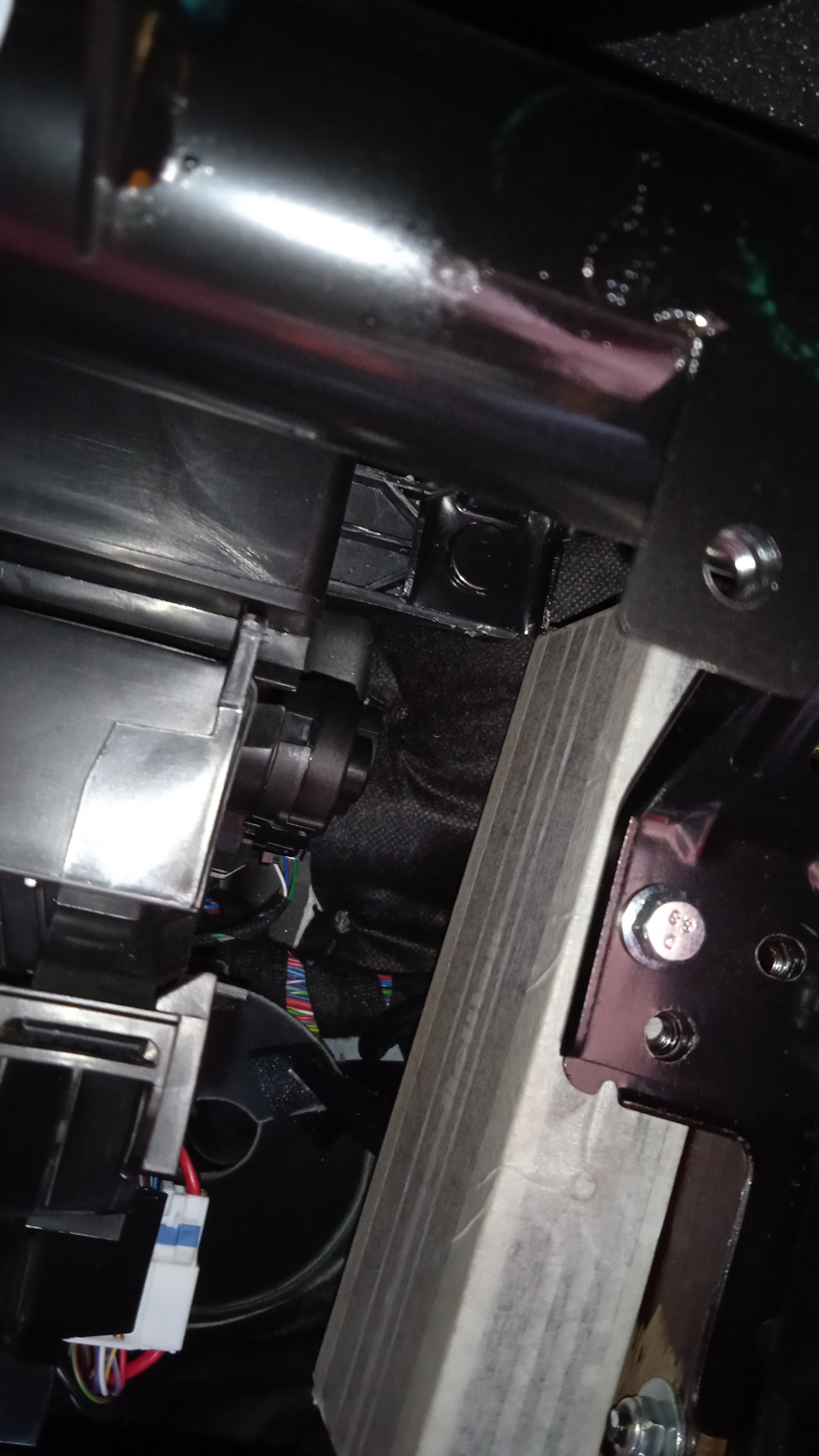 Hellion HAM 2.800D внедрение за бардачёк) — Omoda C5, 1,6 л, 2023 года | аксессуары | DRIVE2