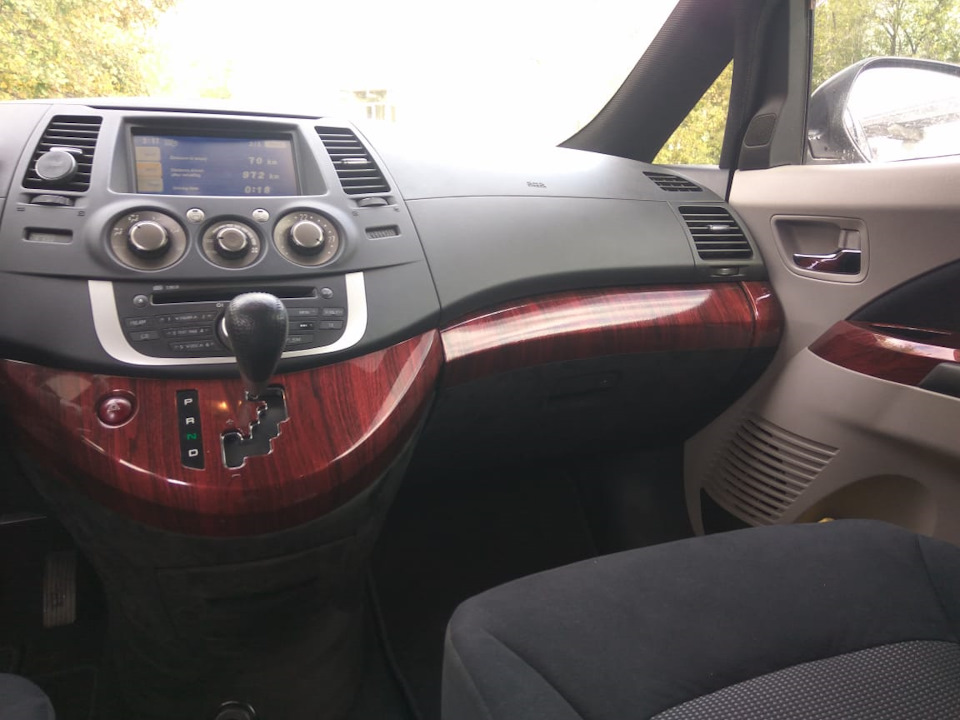 98. Garson. Luxury interior panel collection. — Mitsubishi Grandis, 2,4 ...