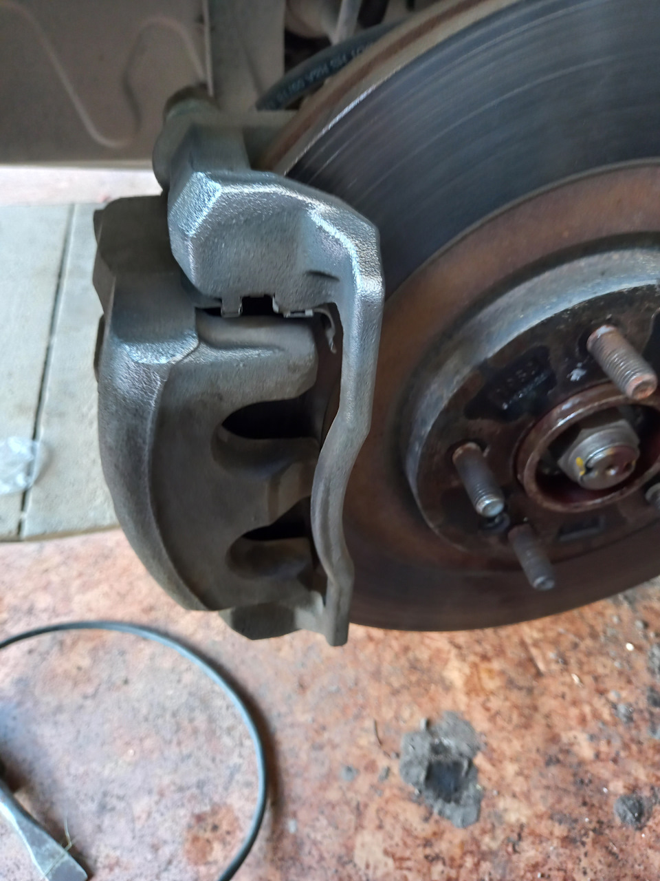 Замена колодок — KIA Carnival (3G), 2,2 л, 2018 года | своими руками ...