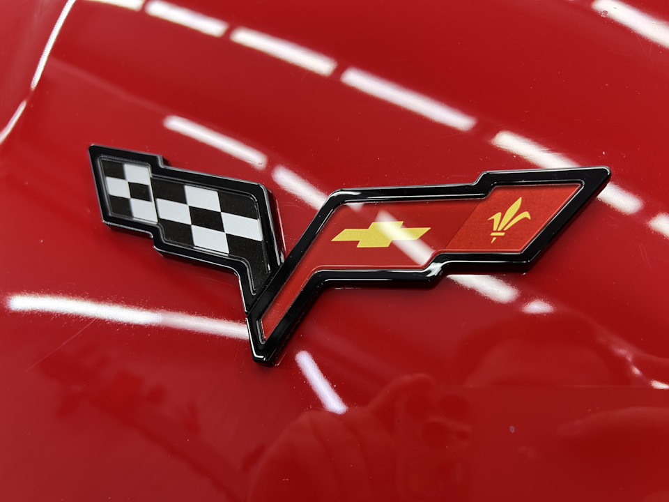 Новые эмблемы — Chevrolet Corvette C6, 6 л, 2005 года | аксессуары | DRIVE2