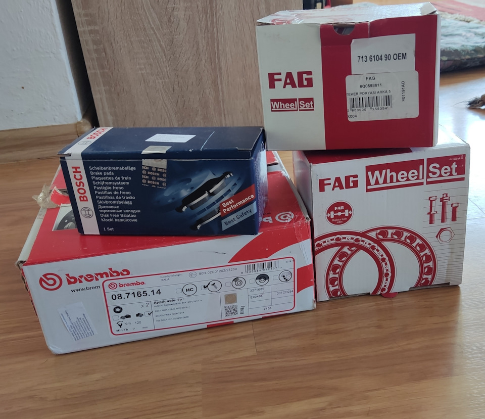 Rear bearings + discs+pads — Volkswagen Polo Hatchback Mk5, 1,6 л, 2011 ...