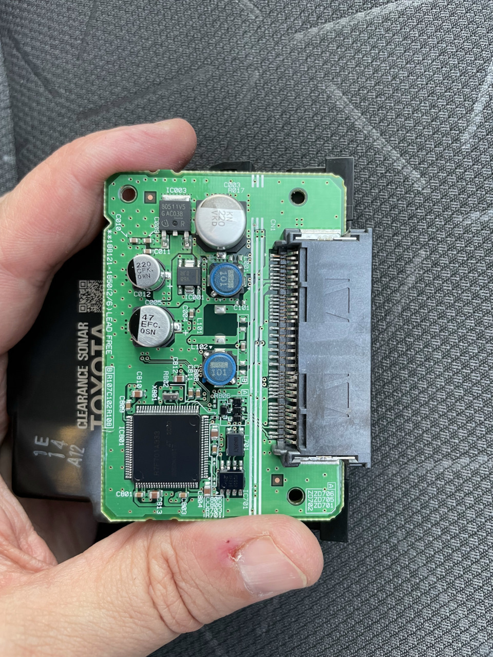 штатные блоки парктроников — Toyota RAV4 (5G), 2 л, 2021 года ...