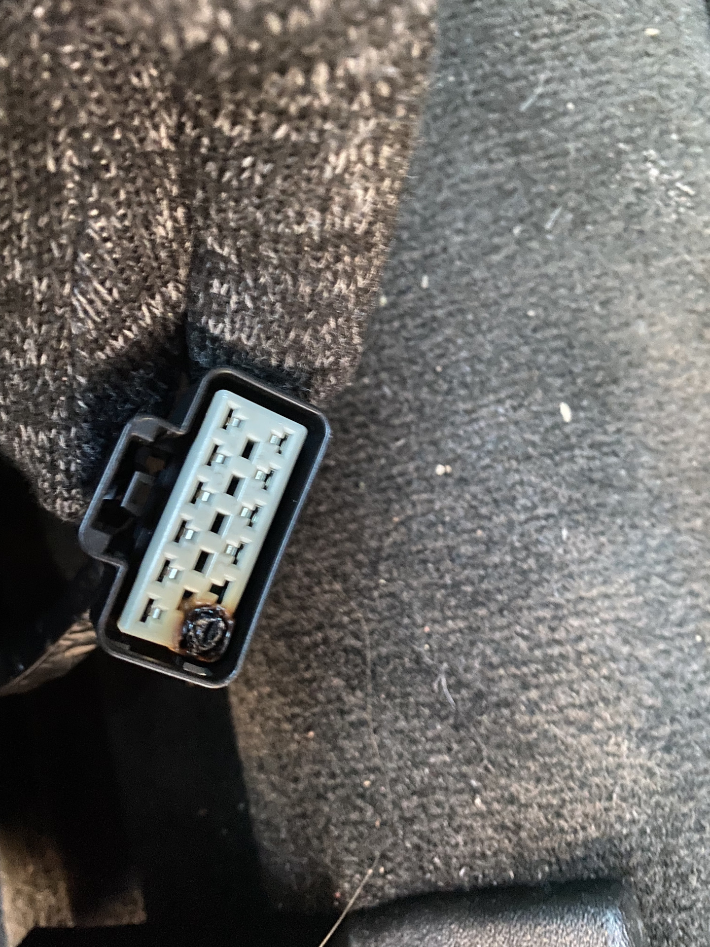 Коннектор подогрева сидений — Ford Fusion Hybrid (2G), 2 л, 2014 года ...