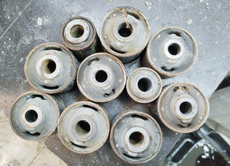 Замена задних амортизаторов, замена сайлентблоков в задних тягах ...