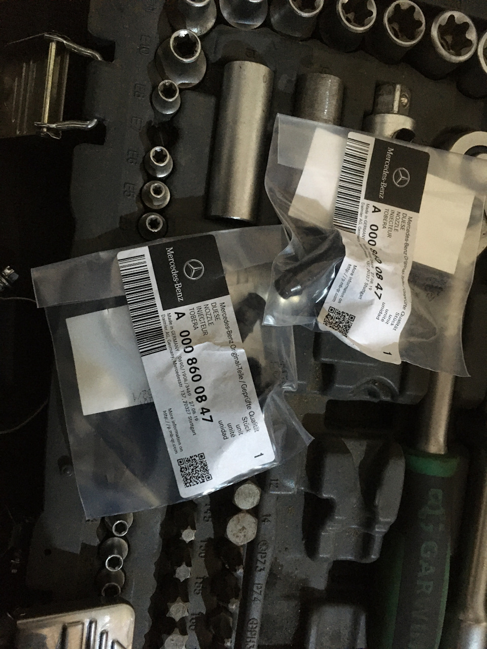 A0008600847 Форсунка омывателя фары Mercedes | Запчасти на DRIVE2