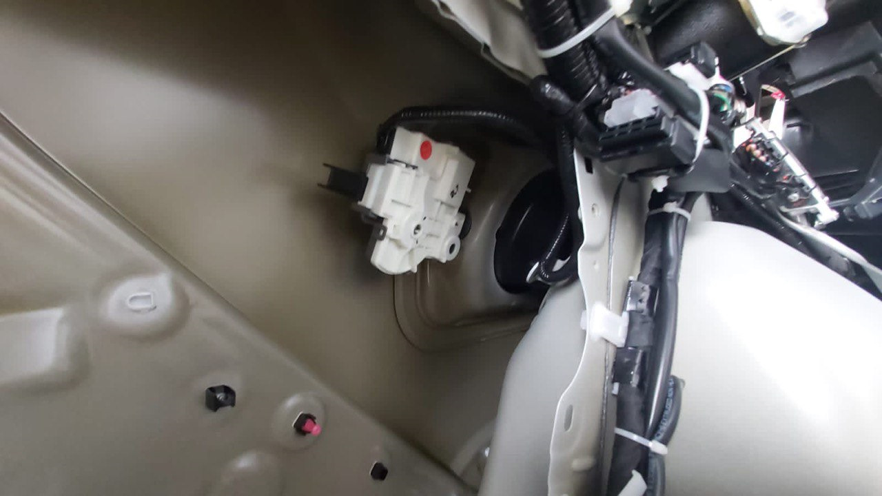 Электропривод лючка бензобака и др. — Toyota RAV4 (5G), 2,5 л, 2022 ...