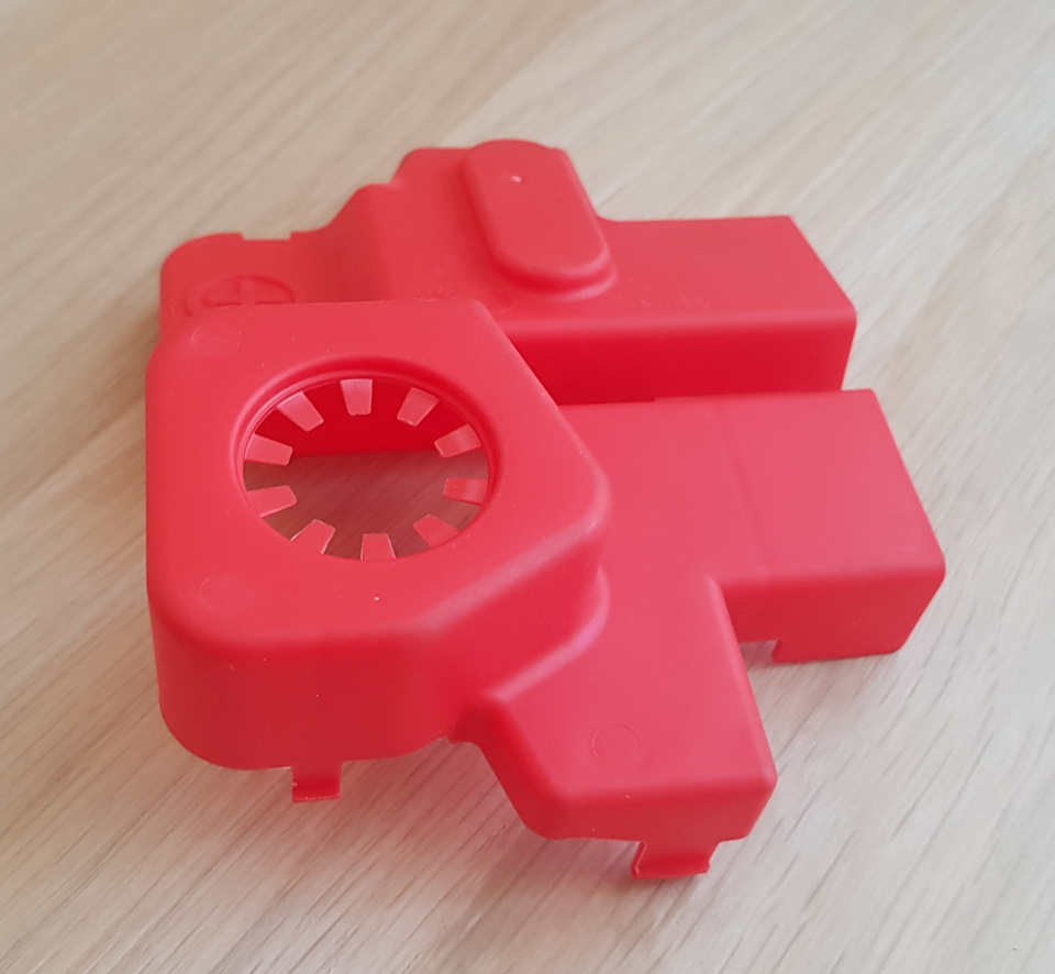 Крышка плюсовой клеммы АКБ Volvo (31252459), новая на Volvo XC70 II ...